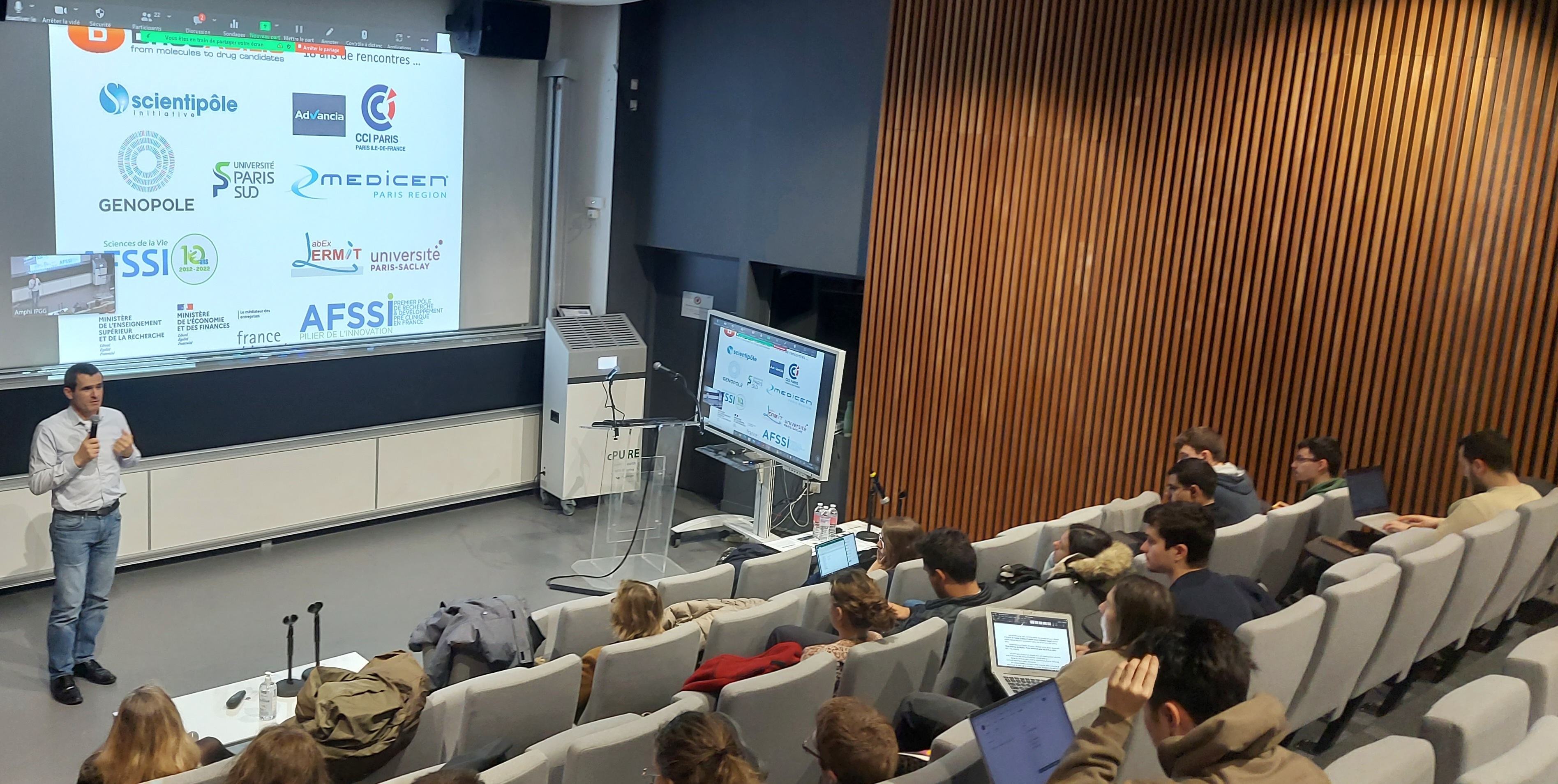 Chaque module fait intervenir, après une introduction générale, un ou ...